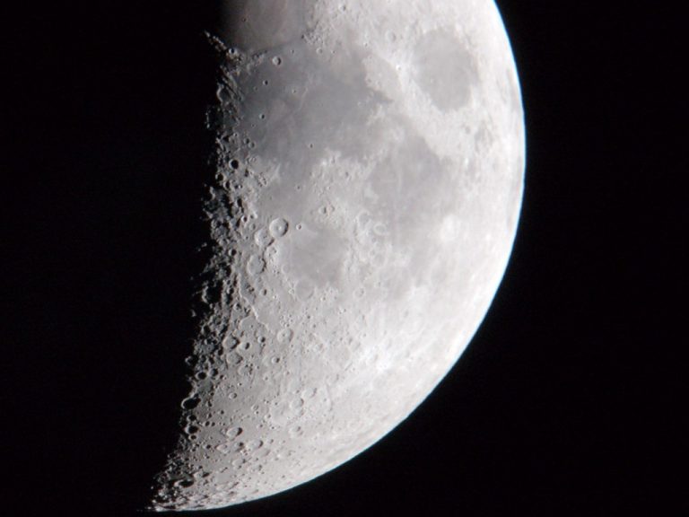 Erstaunliche Theorien über den Aufbau des Mondes
